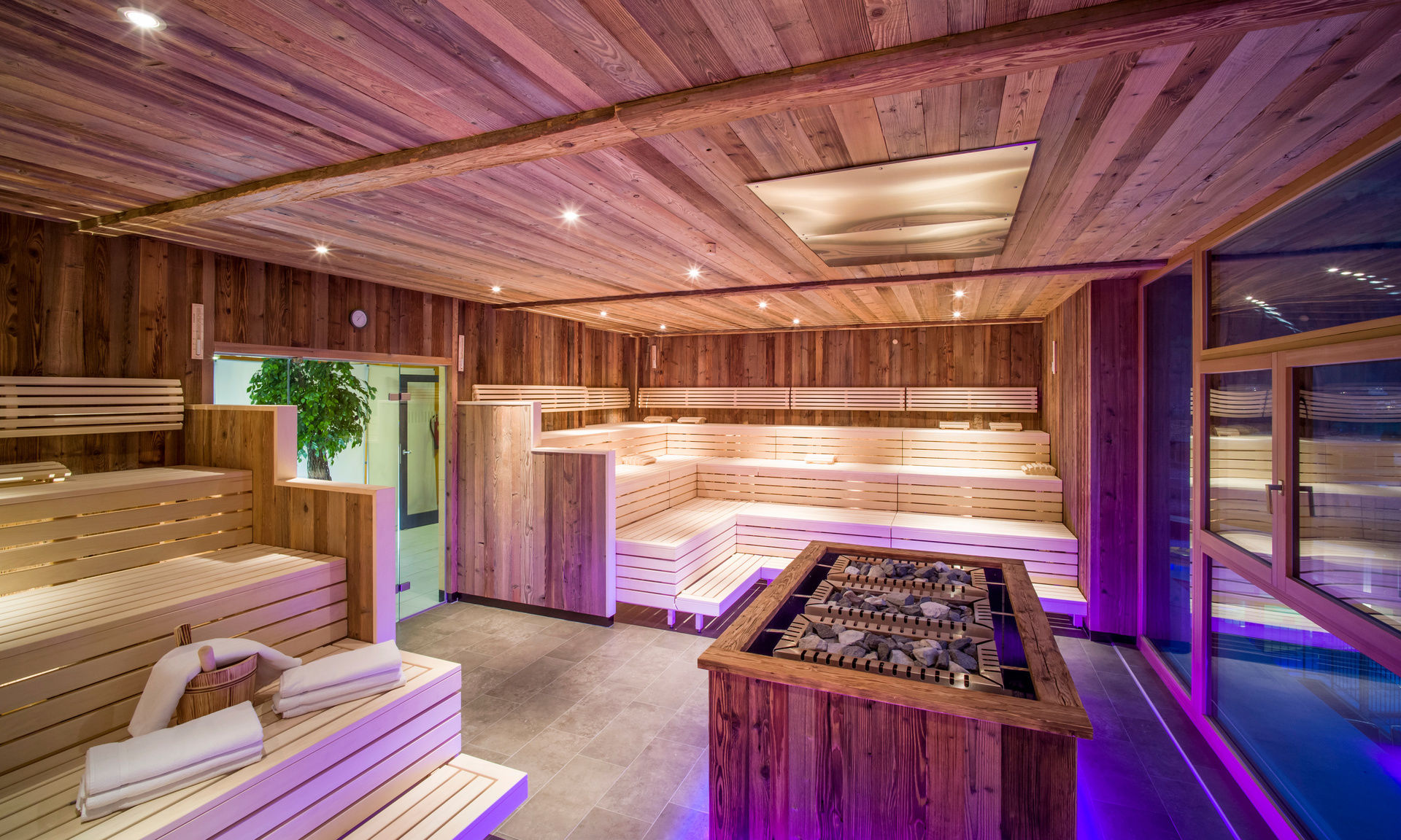 Großzügiger Spa-Bereich im Resort Hotel